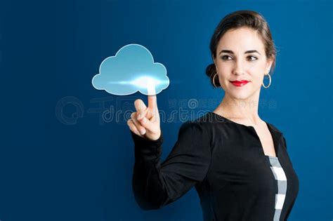 概念高清图片 云计算概念与商业女性 云计算概念与商业女性图片免费下载 5147078734 千图网pro