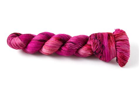 Fuchsia Flower Cesium Yarn