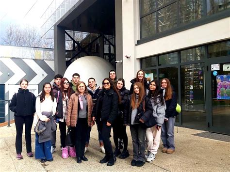 НАЦИОНАЛНА ТЪРГОВСКО БАНКОВА ГИМНАЗИЯ Първи в успеха