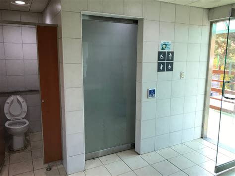 태양자동문 설치 서대문독립공원에 장애인화장실 출입문 교체 네이버 블로그