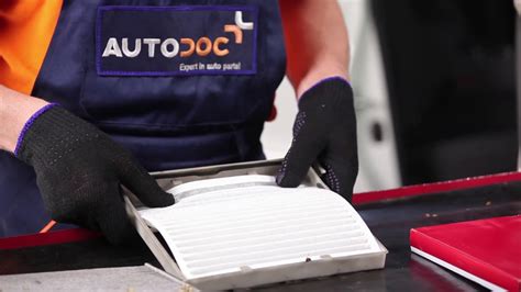 Jak wymienić filtr kabinowy w TOYOTA RAV4 TUTORIAL | AUTODOC - YouTube