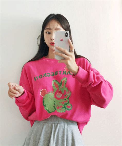 드레스날다 다양한코디 루즈핏 레빗 프린팅 쭈리 맨투맨