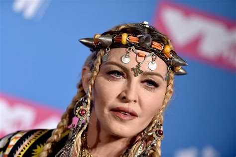 مدونا به خاطر یک عفونت جدی میکروبی‌ در آی‌سی‌یو بستری شد