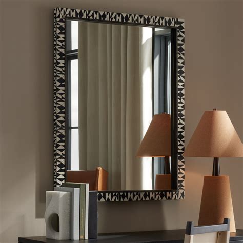 Wmi36 Aghassi Mirror Black And White Resin