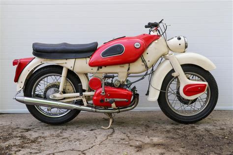 Lot 1962 Ariel Arrow