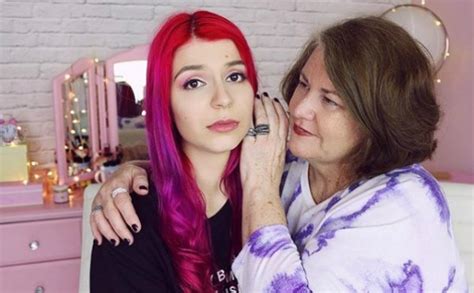 Youtuber De 24 Anos Pede Namorada De 61 Em Casamento Monet Celebridades