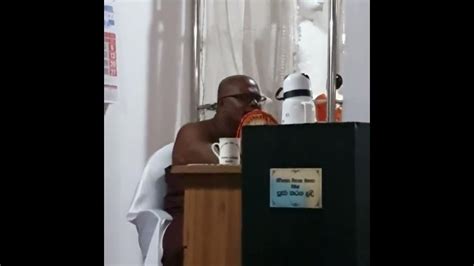 මගේ උපන්දිනය වෙනුවෙන් කවි ගායනා කරන මහත්මිය Youtube