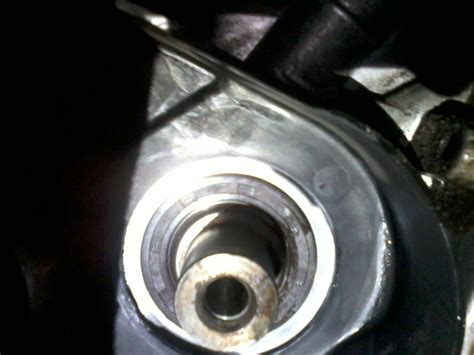Потёк передний сальник коленвала. — Opel Astra G, 2 л, 2000 года ...