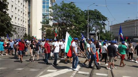 Гражданско неподчинение с блокада в центъра на гр София с искане оставка на денков и хинков