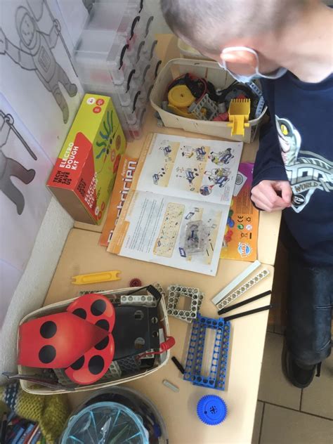 On Construit Des Robots à Lécole Ensemble Scolaire Privé Vincent De Paul