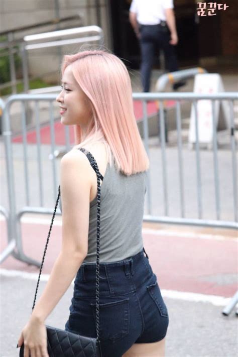10 Times Itzys Ryujin Stunned Us All With Her Gorgeous Physique And