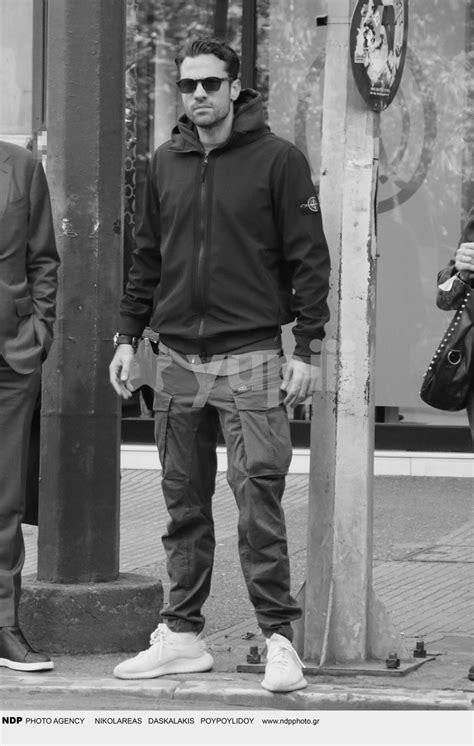 Ο Κωνσταντίνος Αργυρός σε καθημερινές στιγμές στην Αθήνα Celebrities Ειδήσεις Yupiii Gr