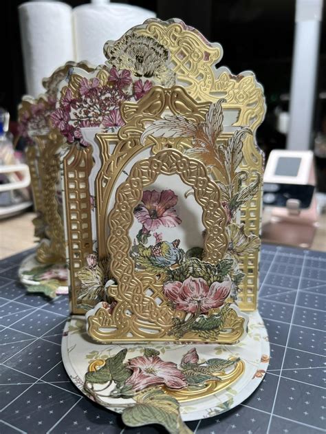 Interactive Pulley Dies Anna Griffin Inc