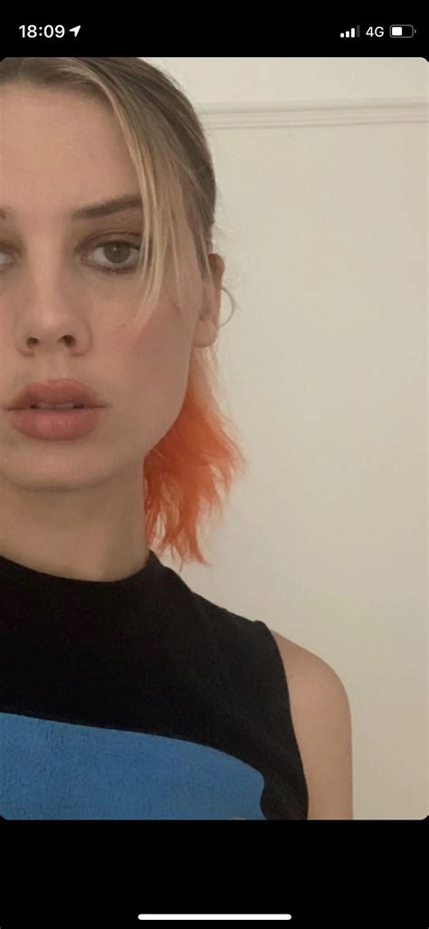 Ellie Scrolller