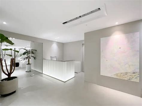 모던하고 미니멀한 44평 청담 오피스 인테리어