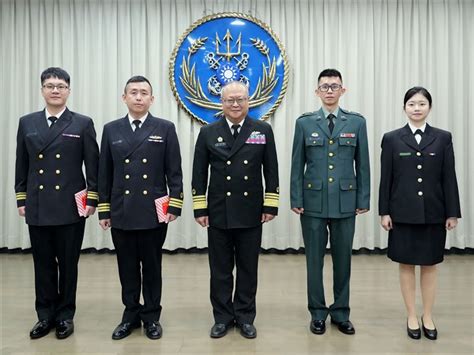 艦指部指揮官主持晉任授階典禮 勉精進自我 軍聞 艦指部指揮官主持晉任授階典禮 勉精進自我 青年日報
