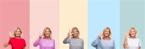 다채로운 줄무늬 고립 된 배경에 보여주는 고 손가락으로 가리키는 중 수석 아름 다운 여자의 콜라주 자신감과 행복 미소 하는 동안 3 번 가리키기에 대한 스톡 사진 및 기타