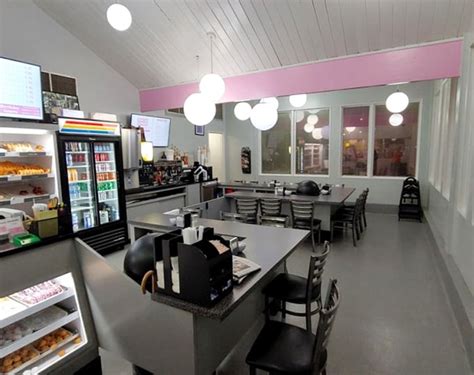 This Humble Bakery In Illinois Has Old Fashioned Donuts That Are