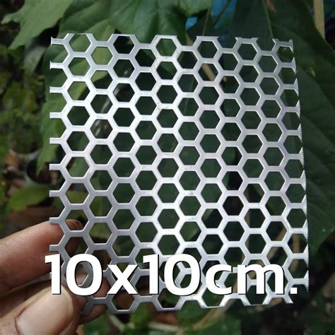 แผ่นตะแกรงสแตนเลสเจาะรู ขนาด 10x10cm หนา 0 6 มิล สแตนเลส304 มีรูตะแกรงให้เลือกนะคะ Shopee