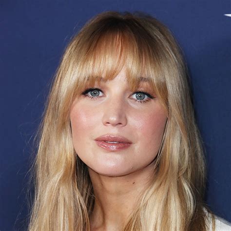 Celebs Couldnt Stop Wearing This Barely There Mini Skirt Trend At This
