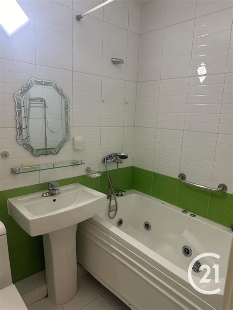 УБ их дэлгүүрийн зүүн талд 3 өрөө байр түрээслүүлнэ