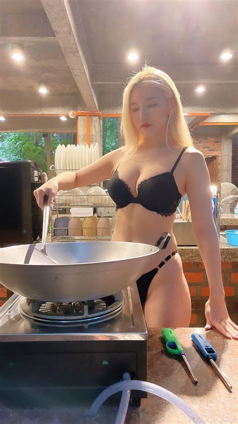 👙 Sexy Model😋 Ms Puiyi