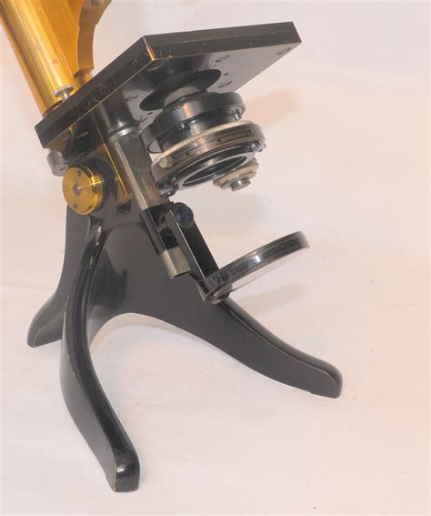 Leitz Microscope And Case With 4 Objectives Fleaglass