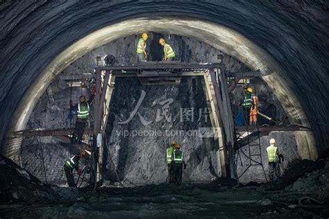 湖北竹山：潘口隧道施工忙 人民图片网