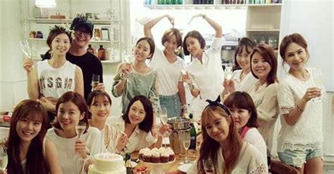 배용준·박수진 결혼 축하 파티 모습 Sns에 공개