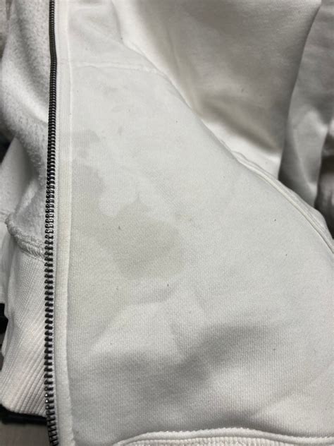 무색의 세탁 얼룩이 생겨요 지식in