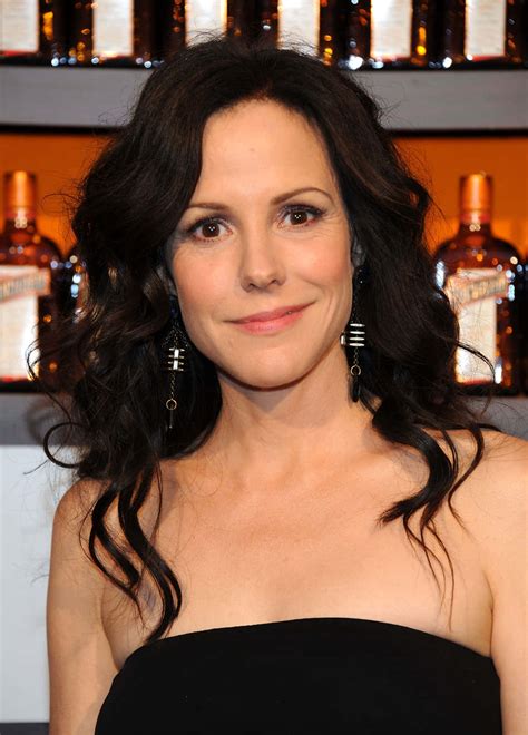 Download Mary Louise Parker Posing For A Photoshoot Wallpaper