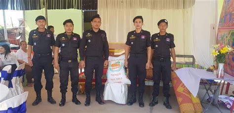 ស្នងការខេត្តកំពត និងភរិយា បន្តធ្វើសកម្មភាពមនុស្សធម៌មួយនេះ Timely News Network