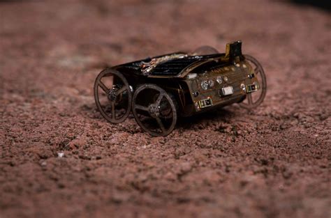 Tiny Self Driving Robot Powered By Light Radio Waves