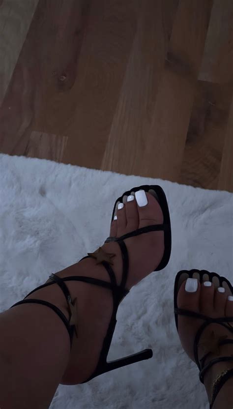 Ash Kashs Feet