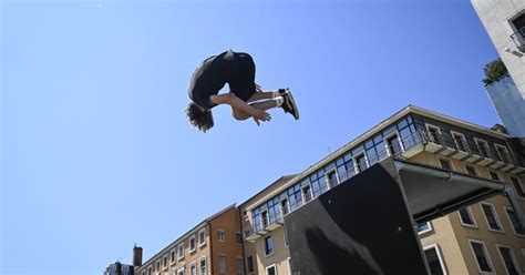 En Vidéo Du Parkour à Lyon Une Centaine De Traceurs Ont Parcouru La
