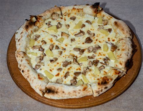 Піца та хачапурі на дровах — Дача