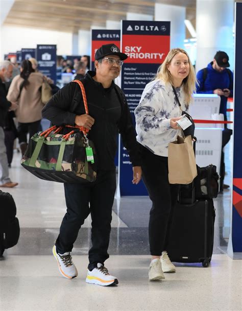 Brie Shaffer At Lax Airport In Los Angeles 12 02 2022 Hawtcelebs