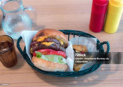 햄버거 프렌치 프라이와 소스와 더블 치즈 버거 점심 세트 0명에 대한 스톡 사진 및 기타 이미지 0명 감자 요리 건강한