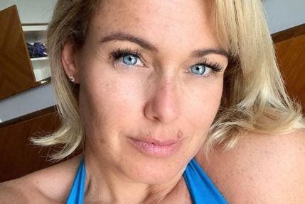 Sonia Bruganelli Le Foto In Costume Che Sconvolgono Il Web