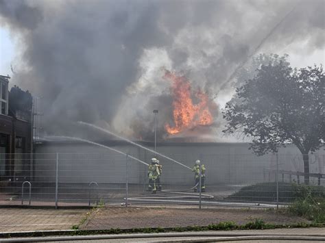 Feuer In Ehemaligem Verlagsgebäude Polizei Gibt Warnung Raus Mopo
