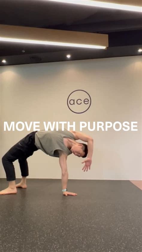 에이스짐 도곡동pt 전문 센터 방탄 발목 만들기 ️ 스쿼트에 필요한 발목 가동성 트레이닝 단계별 접근법 1️⃣ 컴뱃 자세에서 체중을 싣고 배측굴곡을 만든 상태로