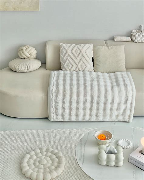 𝑳𝑼𝑵𝑨 인테리어 집꾸미기 협찬 𝐋𝐞 𝐉𝐨𝐮𝐫 𝐃𝐫𝐞𝐬𝐬 𝐏𝐞𝐫𝐟𝐮𝐦𝐞 저처럼 향에 민감한 분들 계신가요 집안에서 조금이라도 쿰쿰한 냄새가 나는건 못견뎌요😣