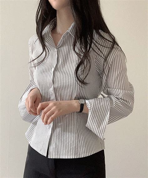 투게더위드미 스트라이프ver 적당 크롭 기장감 허리 핀턱라인 슬림핏 스판 기본 줄지 카라 와이셔츠 남방 화이트블랙소라 셔츠맛집 출근룩 긱시크룩 봄옷 쿠폰 클리어런스