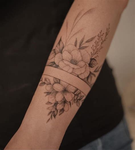 37 Stunning Armband Tattoos For Women Our Mindful Life Tattoo