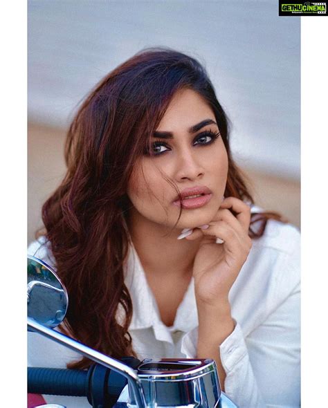 Shivani Narayanan Instagram 🏍️🤍 Shaminishankarofficial Sathish