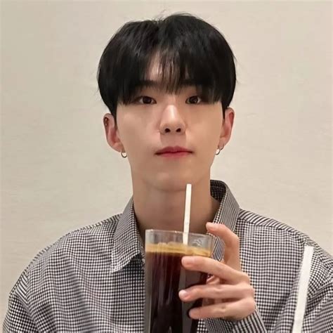 25 Dse Ver Han Niiii • Threads Say More