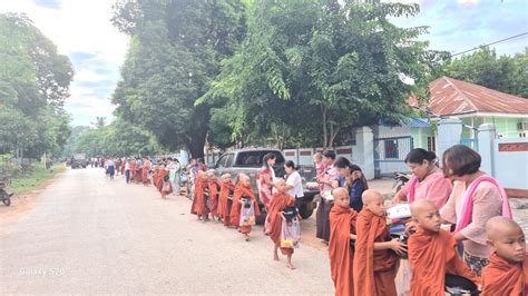 Myanmarnationalpost မိုးမိတ်မြို့နယ်တွင် တော်သလင်းလပြည့်နေ့ ဆွမ်းလောင်းလှူပွဲ ကျင်းပ