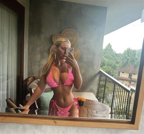 Busty Mirror Selfie R Inreallifegirls