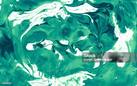 빛 염색 젖은 표면 추상화 밝은 추상 적 트렌디 한 프린트 유체 아크릴 믹스 민트 그린 수채화 아쿠아마린 모던 아시아 컬러 플로우 개념에 대한 스톡 사진 및 기타 이미지