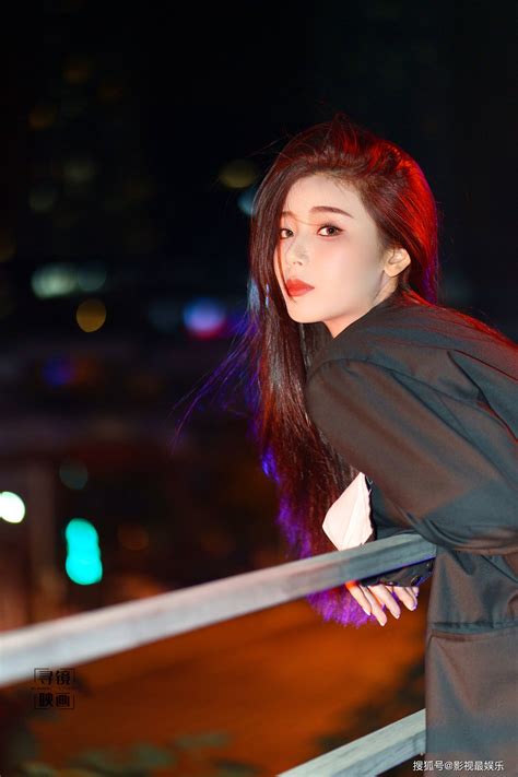 99年长腿美女模特王星辰户外写真，这身材太完美了 搜狐大视野 搜狐新闻